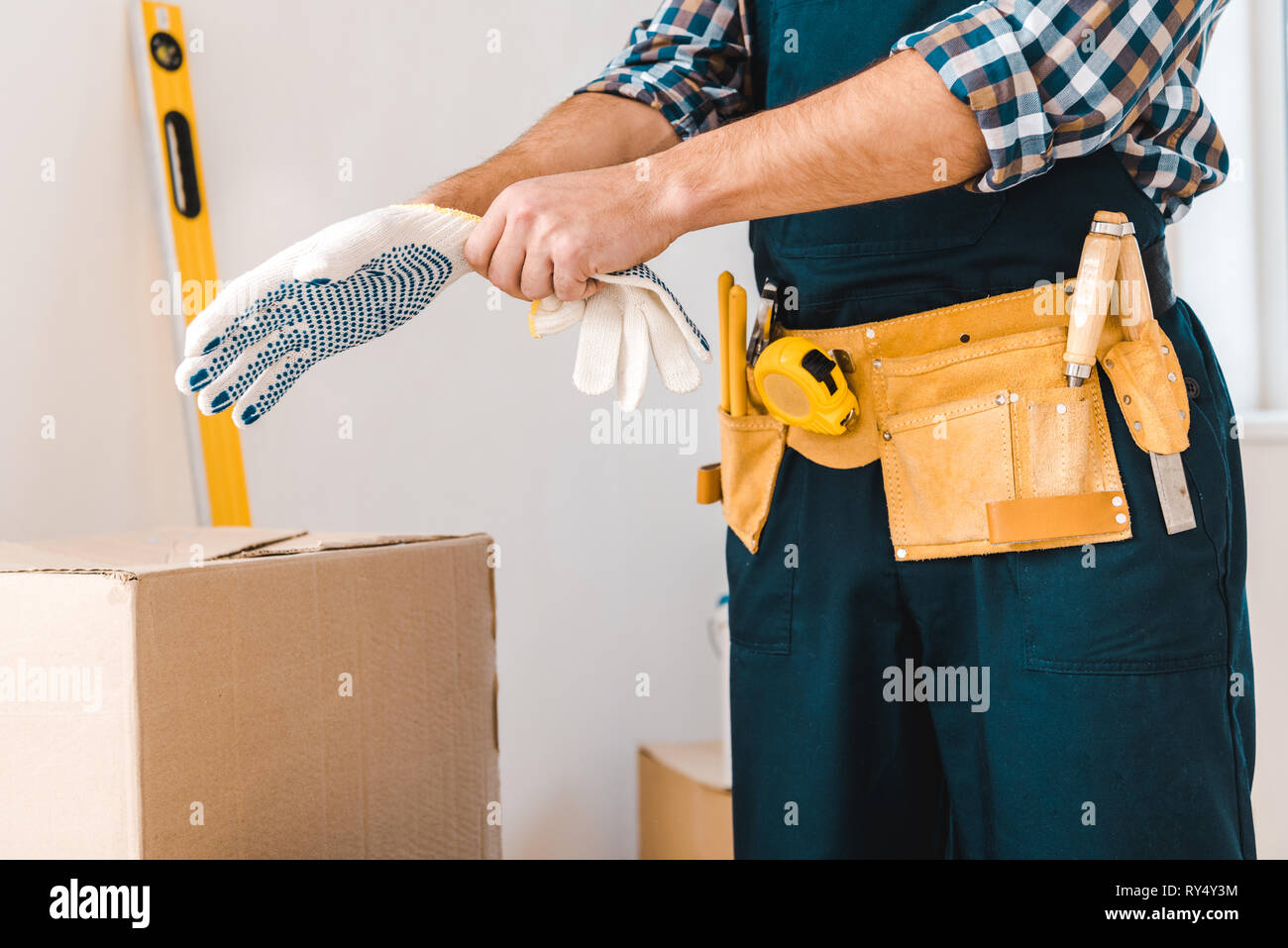Handyman wearing tool belt hi-res stock photography and images - Alamy