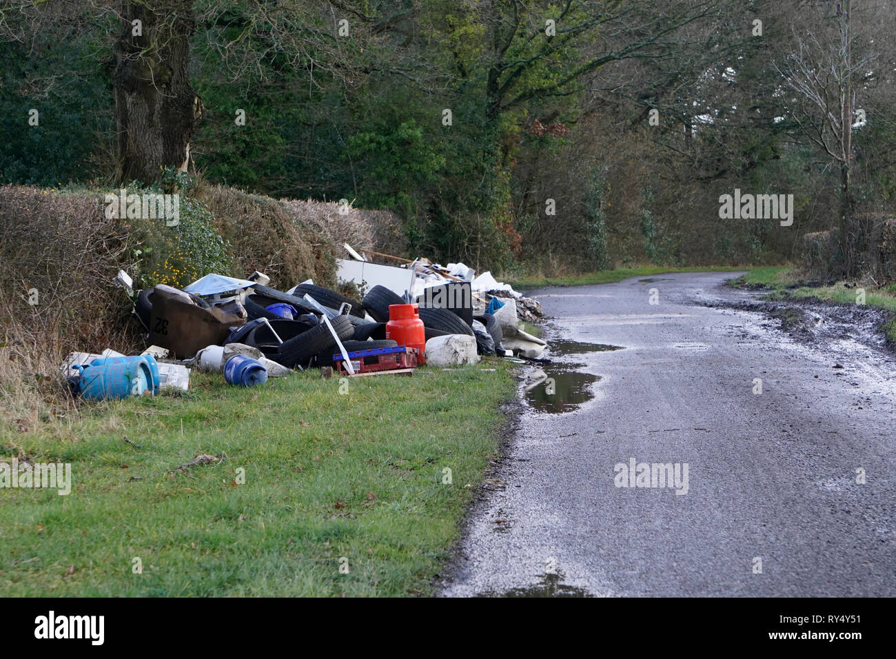 fly-tipping-or-illegal-waste-dumping-in-a-country-lane-in-the-uk-stock-photo-alamy