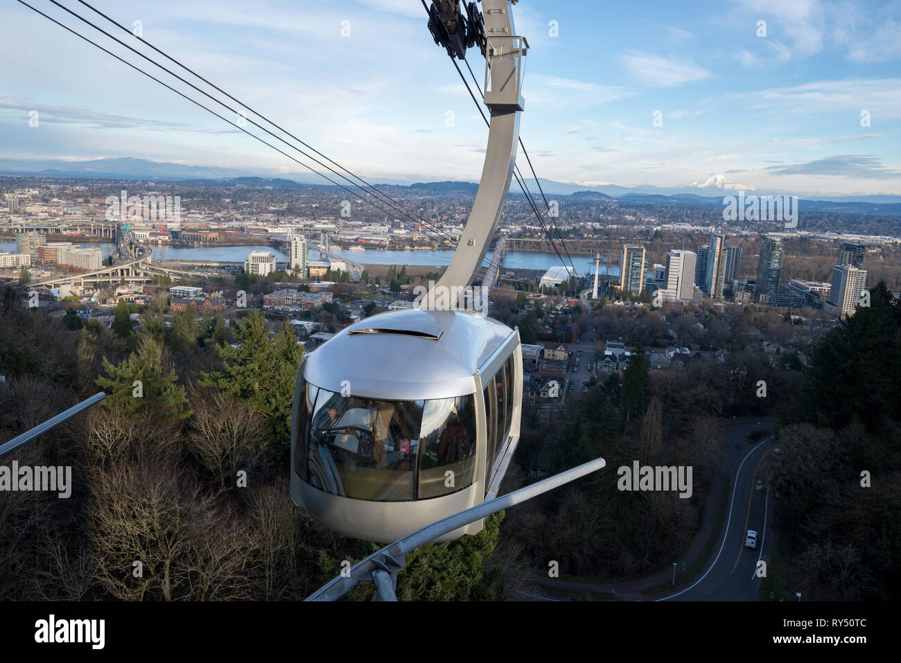 Ohsu aerial tram hi-res stock photography and images - Alamy