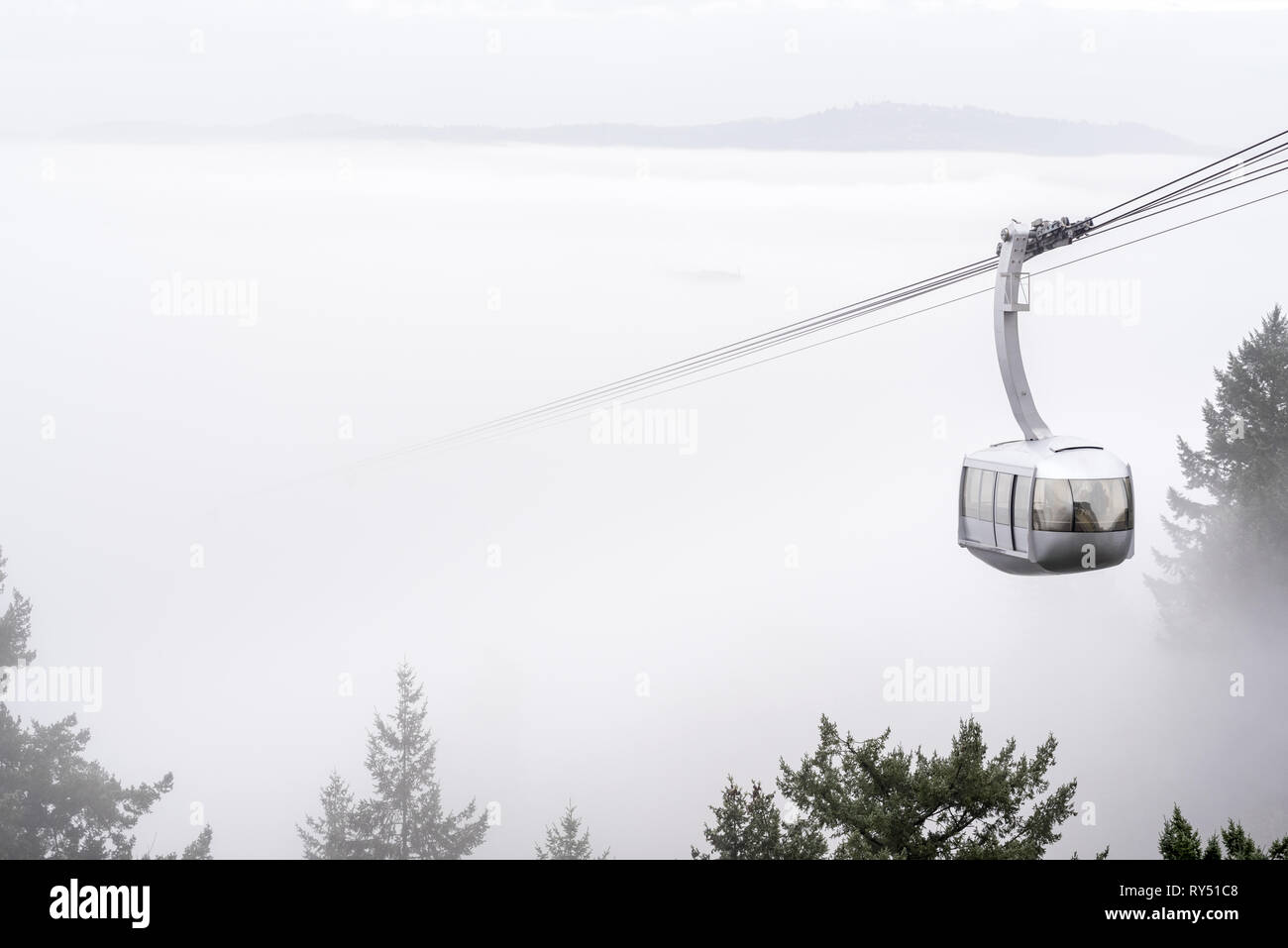 Portland oregon aerial tram hi-res stock photography and images - Alamy