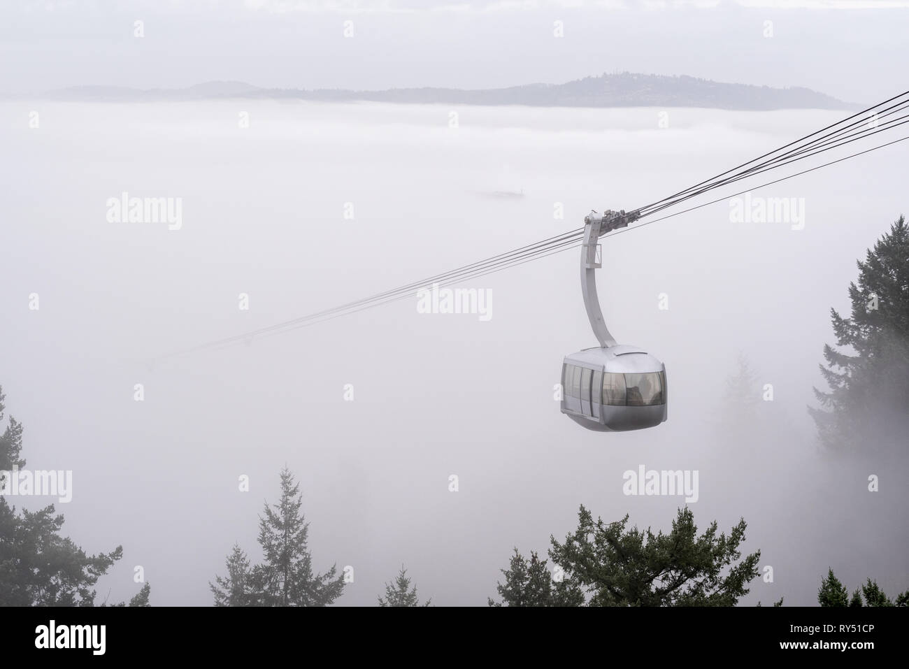 Ohsu aerial tram hi-res stock photography and images - Alamy