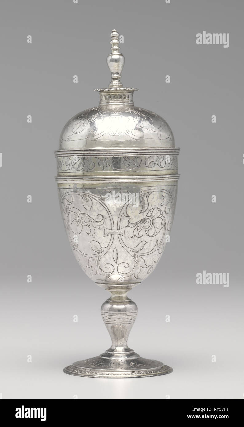 Standing cup wth cover hi-res stock photography and images - Alamy