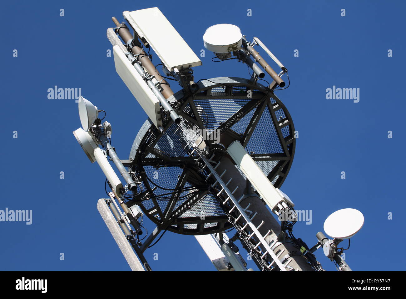 5g mast hi-res stock photography and images - Alamy