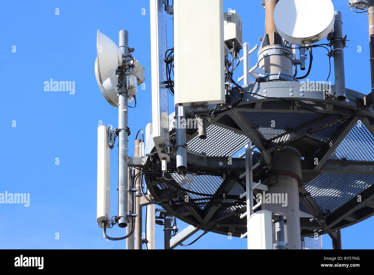 5g mast hi-res stock photography and images - Alamy
