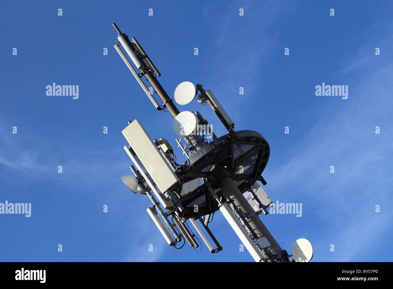 5g radio waves hi-res stock photography and images - Alamy