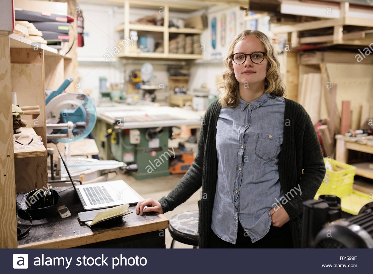 Woodworking studio hi-res stock photography and images - Alamy