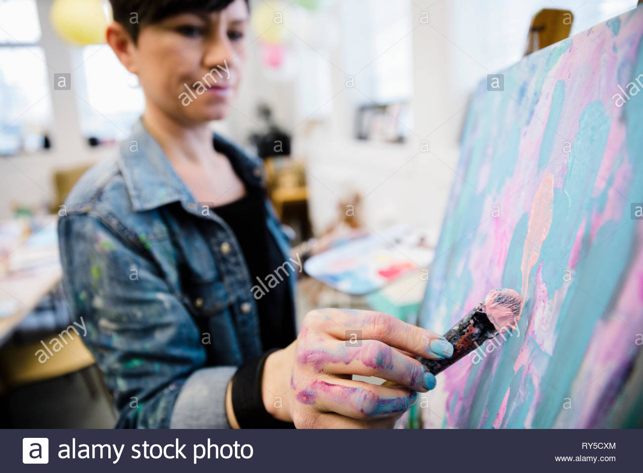 Artist painting studio hi-res stock photography and images - Alamy