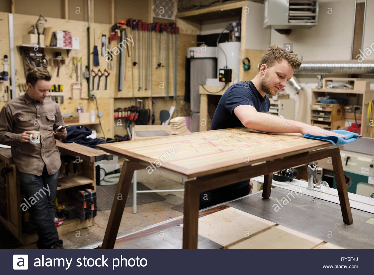 Finishing table hi-res stock photography and images - Alamy