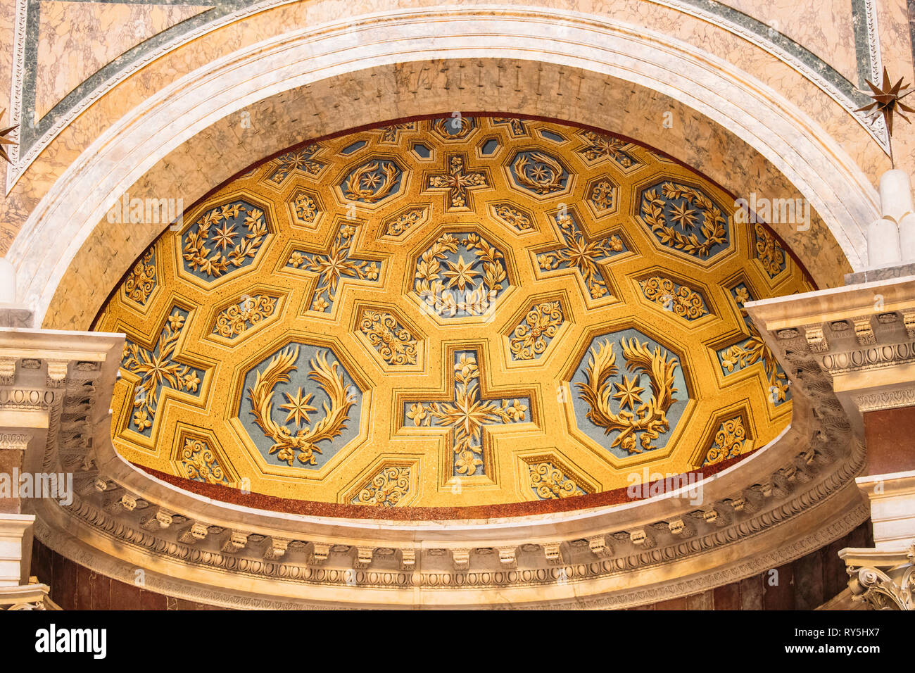 Inside the pantheon hi-res stock photography and images - Alamy