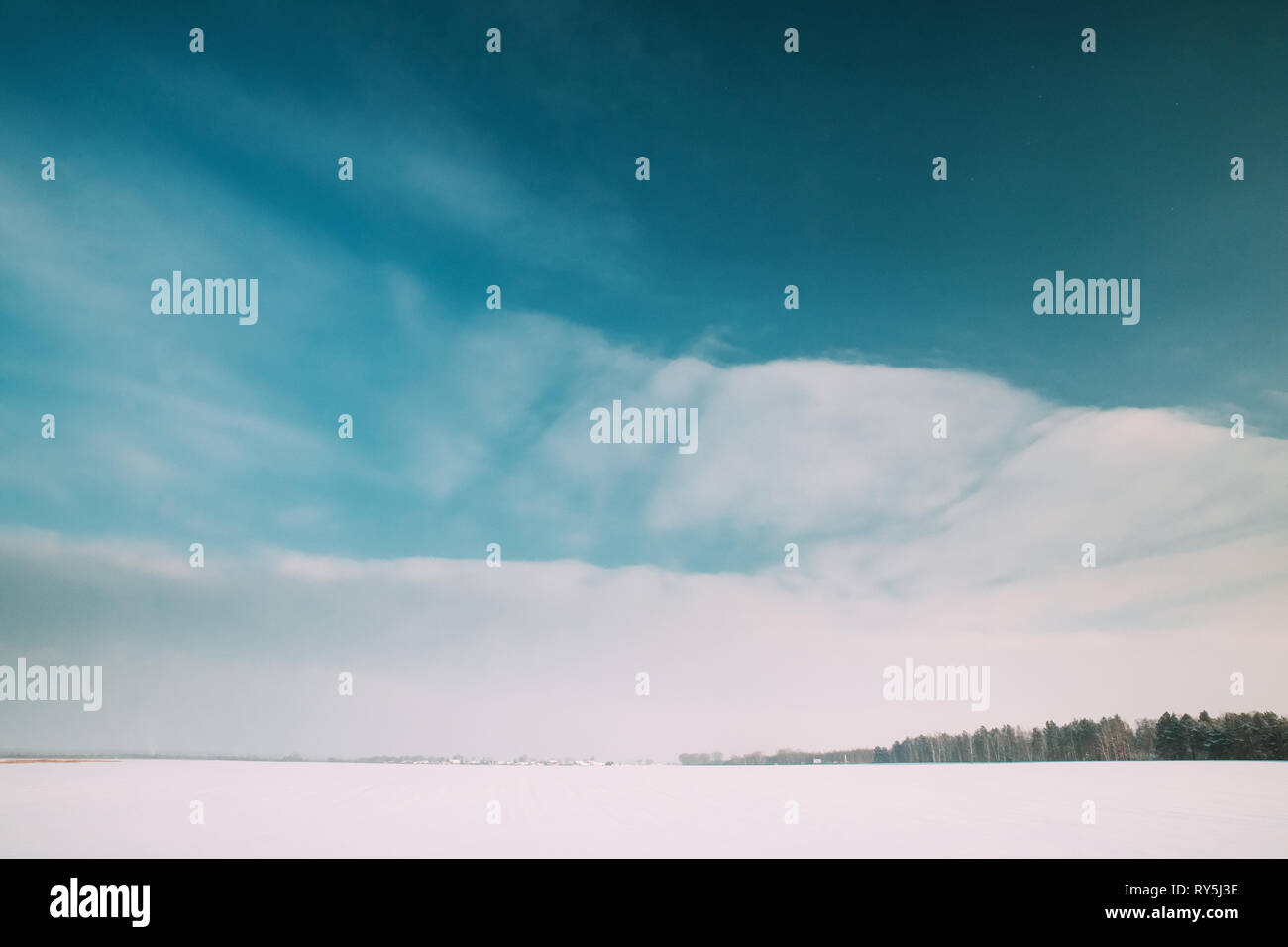 Frosty sunny day hi-res stock photography and images - Alamy