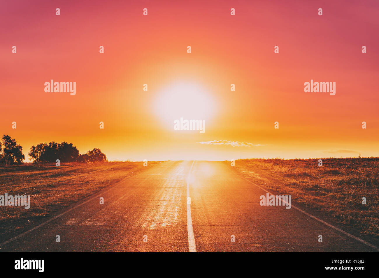 Empty country road sunrise hi-res stock photography and images - Alamy