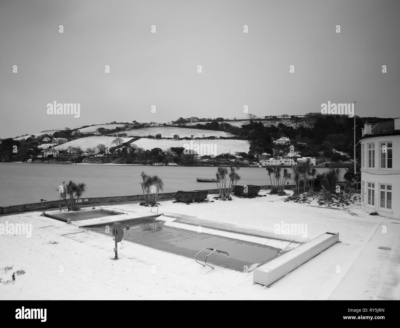 Salcombe beach cafe hi-res stock photography and images - Alamy