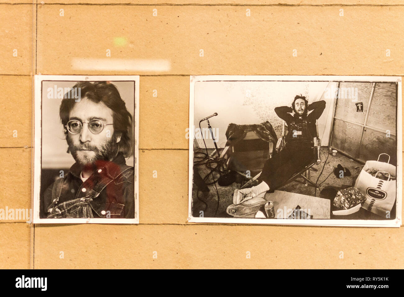 Photos Of John Lennon Taken By Annie Leibovitz Stock Photo Alamy