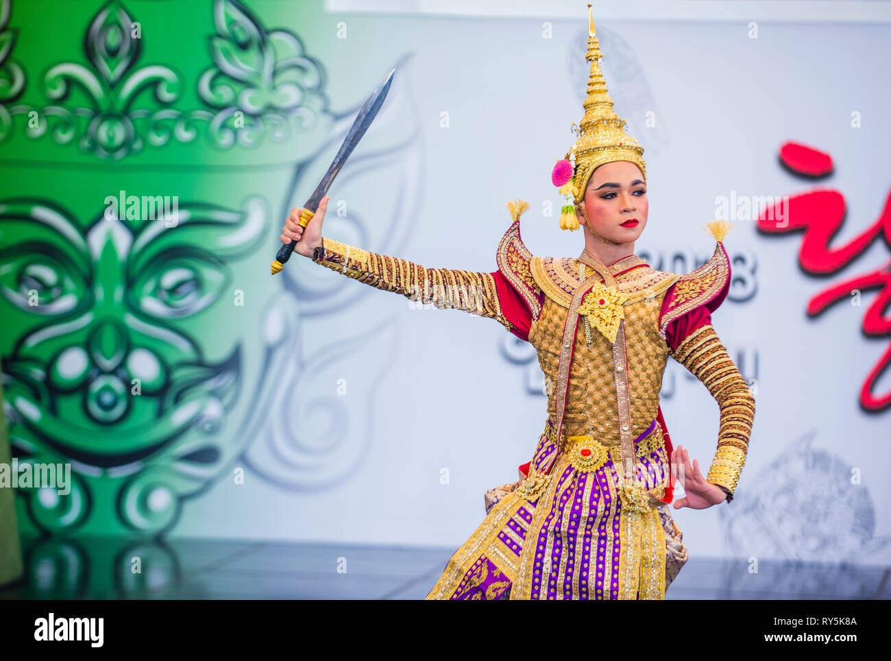 Thai dancer performing the traditional Thai Khon dance at the Mask ...
