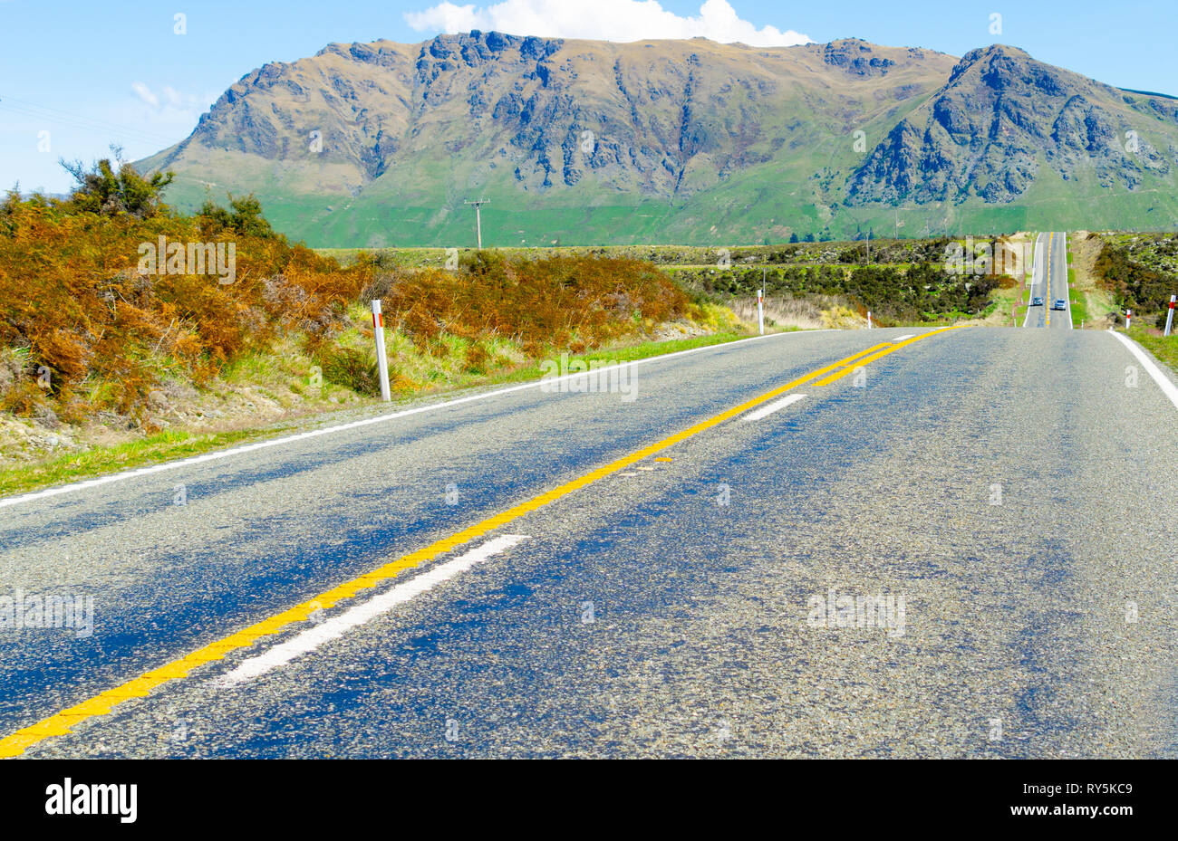South Island highway with yellow no over-taking line Stock Photo - Alamy