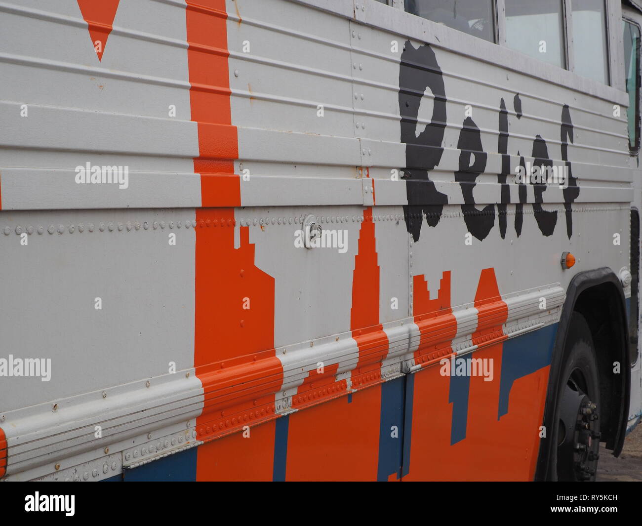 Relief Bus food kitchen Feeding the homeless Stock Photo - Alamy