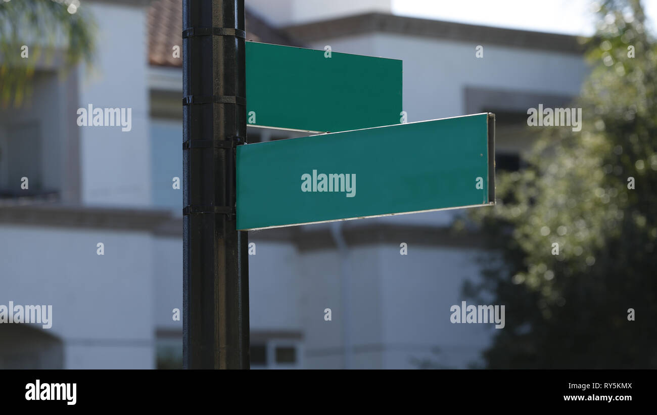 Blank Green Street Sign 1 Stock Photo - Alamy