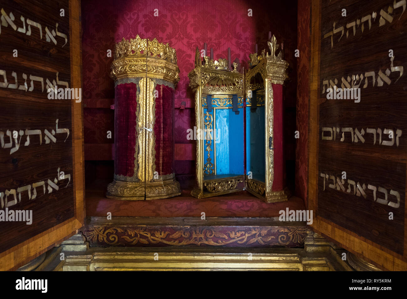 Torah ark hi-res stock photography and images - Alamy