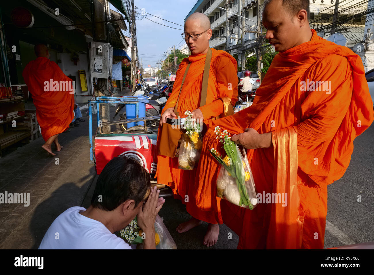Monks blessings hi-res stock photography and images - Alamy