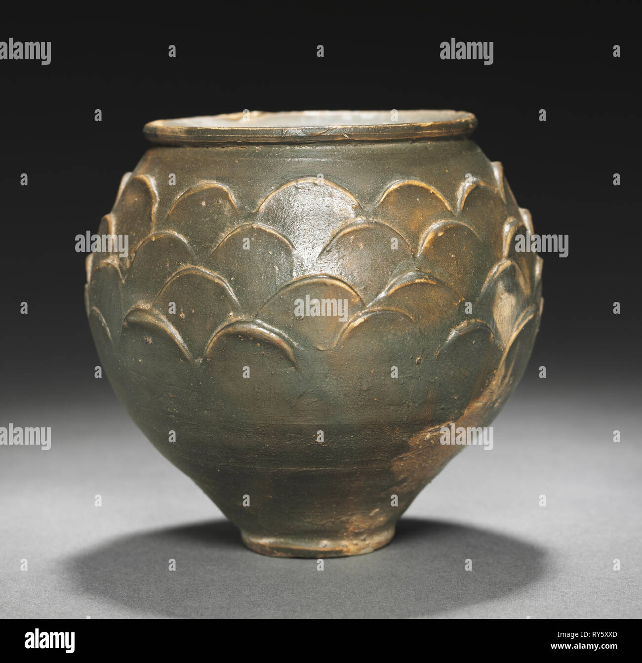 Dark gray burnished slip hi-res stock photography and images - Alamy
