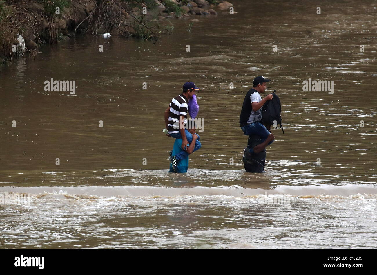Venezuela Colombia Border High Resolution Stock Photography and Images ...