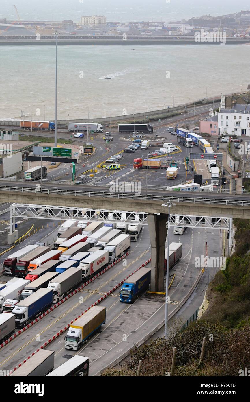 Queues of lorries hi-res stock photography and images - Alamy