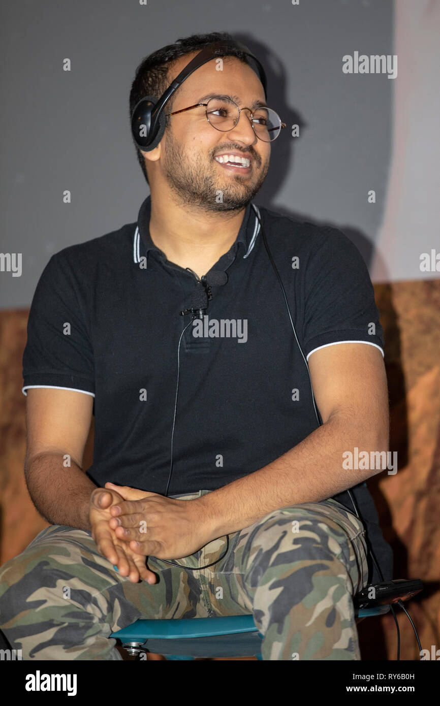 Vlogger travel hi-res stock photography and images - Alamy