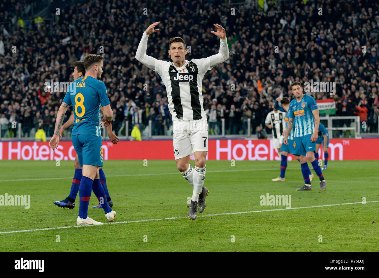 Cristiano ronaldo of juventus header hi-res stock photography and ...