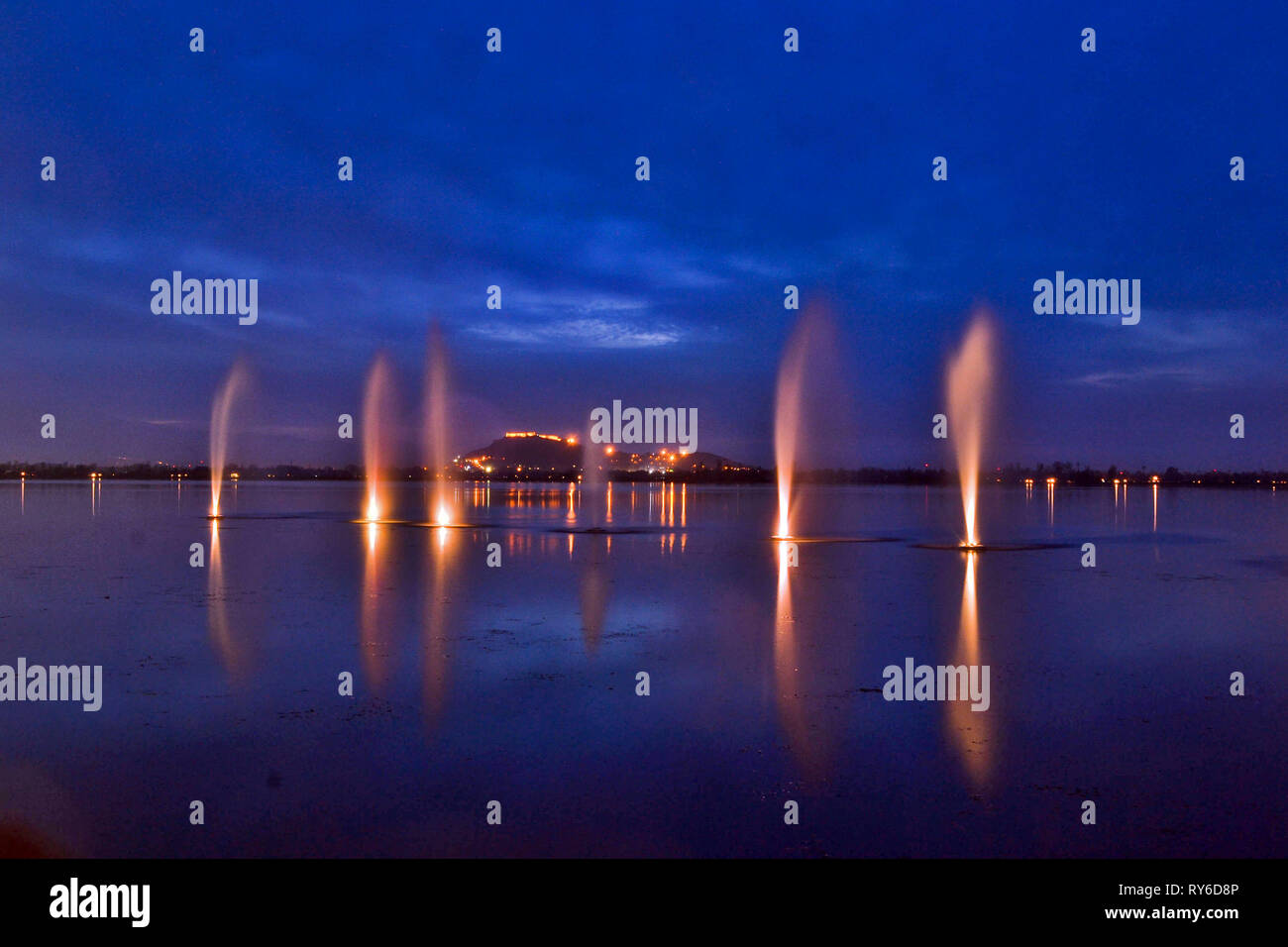 Dal lake kashmir night hi-res stock photography and images - Alamy