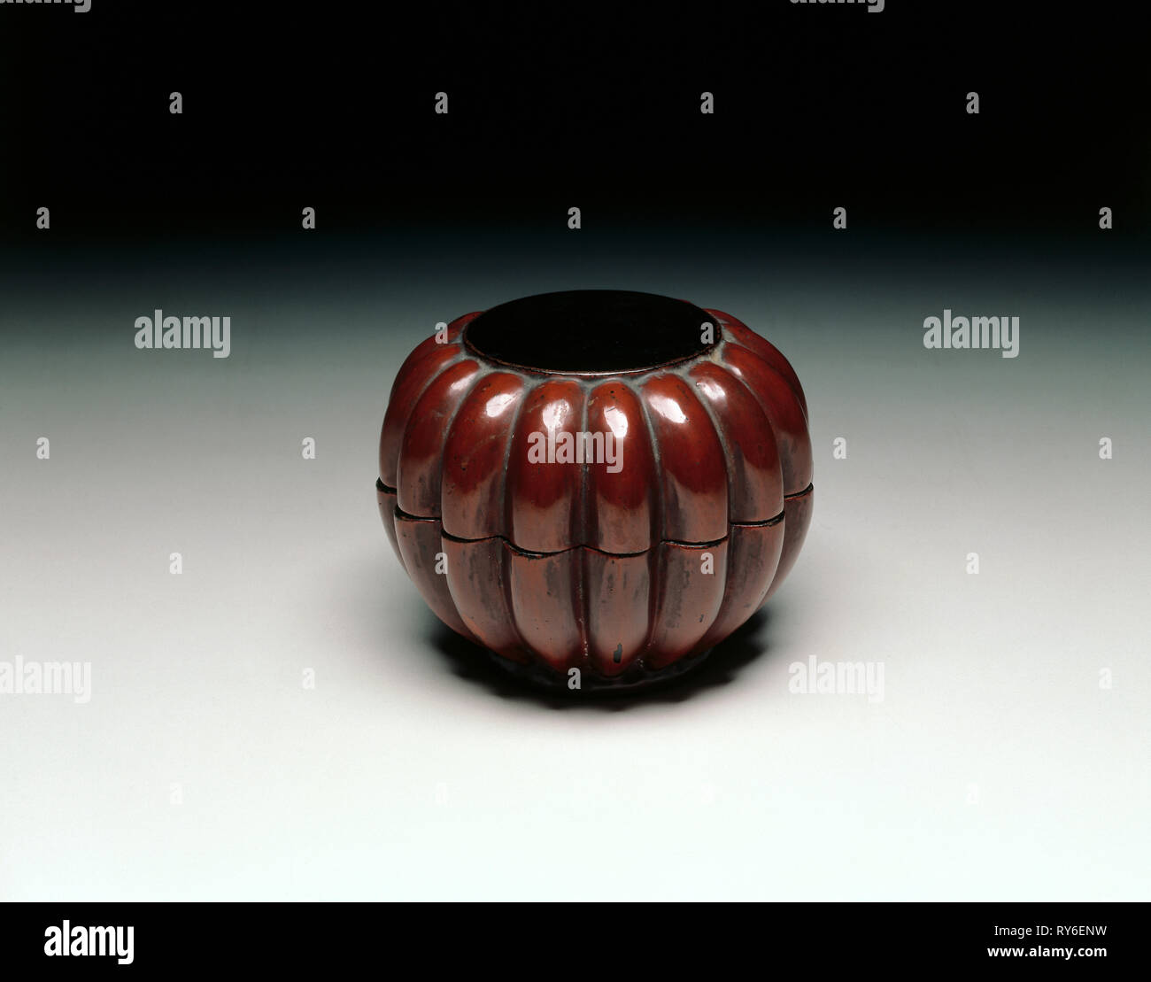 Lacquer tea caddy hi-res stock photography and images - Alamy