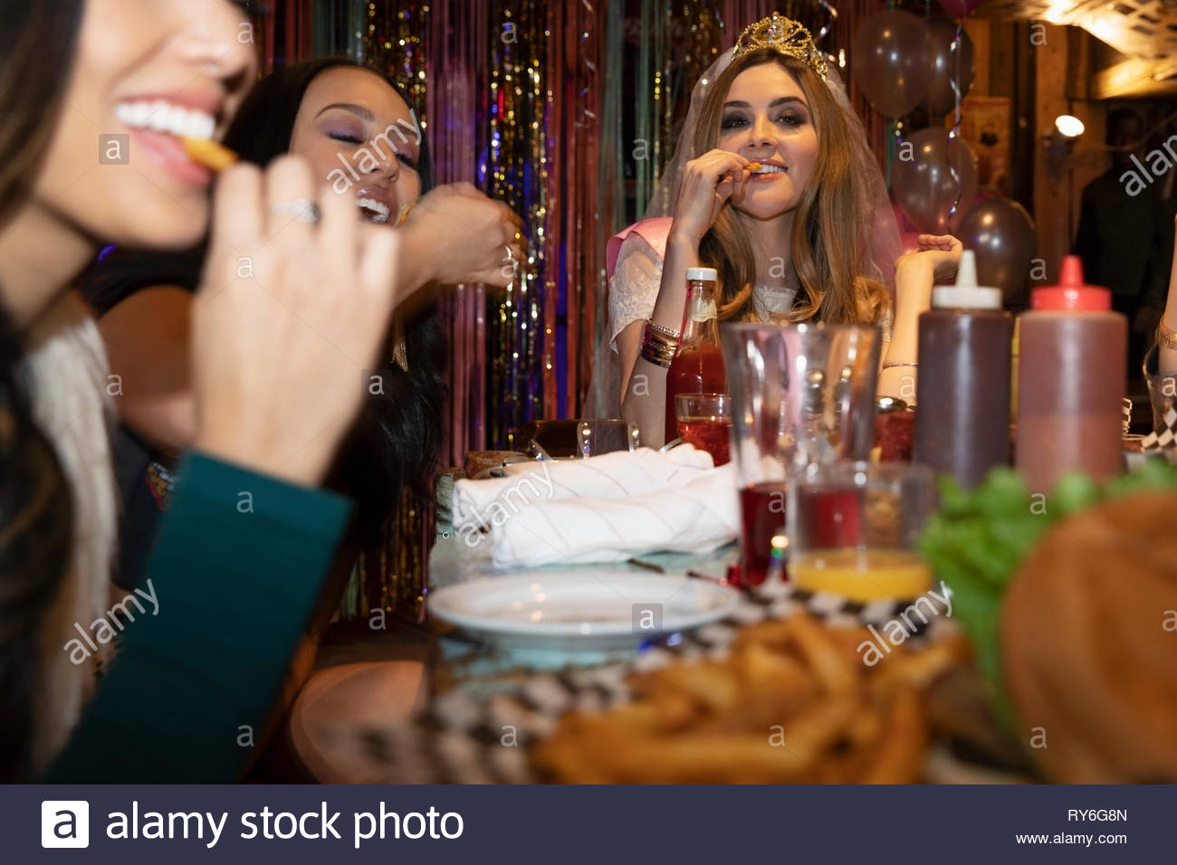 Late night culture hi-res stock photography and images - Alamy