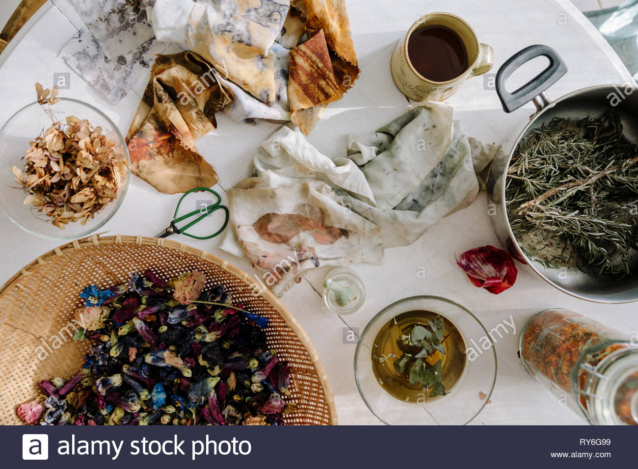 Flower crafts hi-res stock photography and images - Alamy