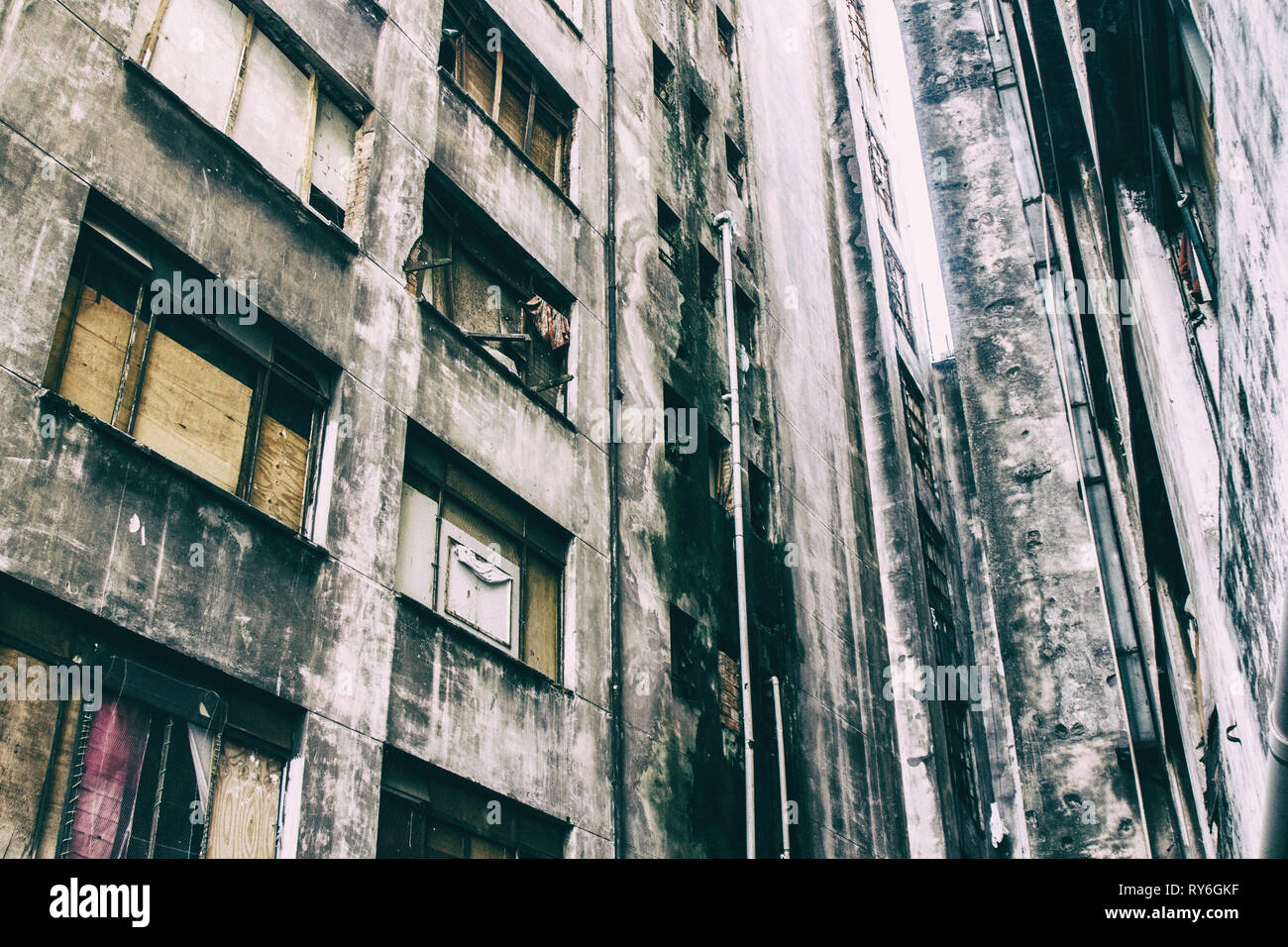 Weathered residential building hi-res stock photography and images - Alamy