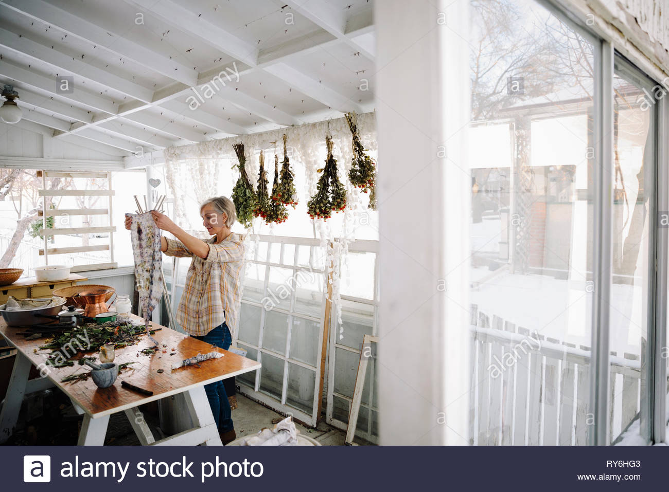 Flower bunch paper side hi-res stock photography and images - Alamy