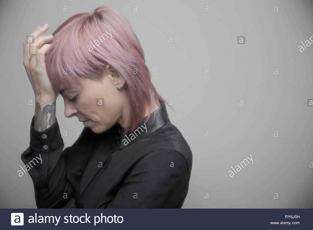 Person with head in hands hi-res stock photography and images - Alamy