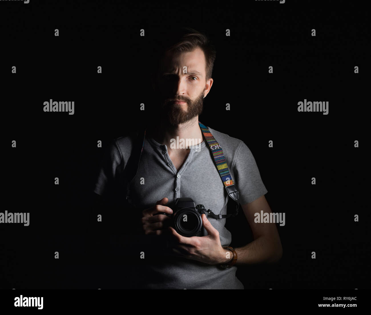 Man holding camera against hi-res stock photography and images - Alamy