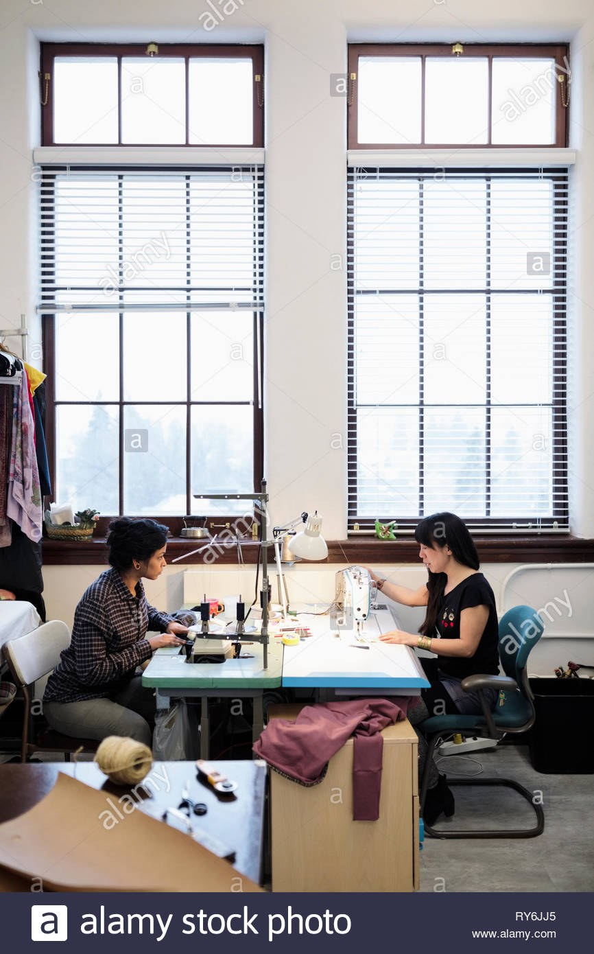 Female designer using sewing machine hi-res stock photography and ...