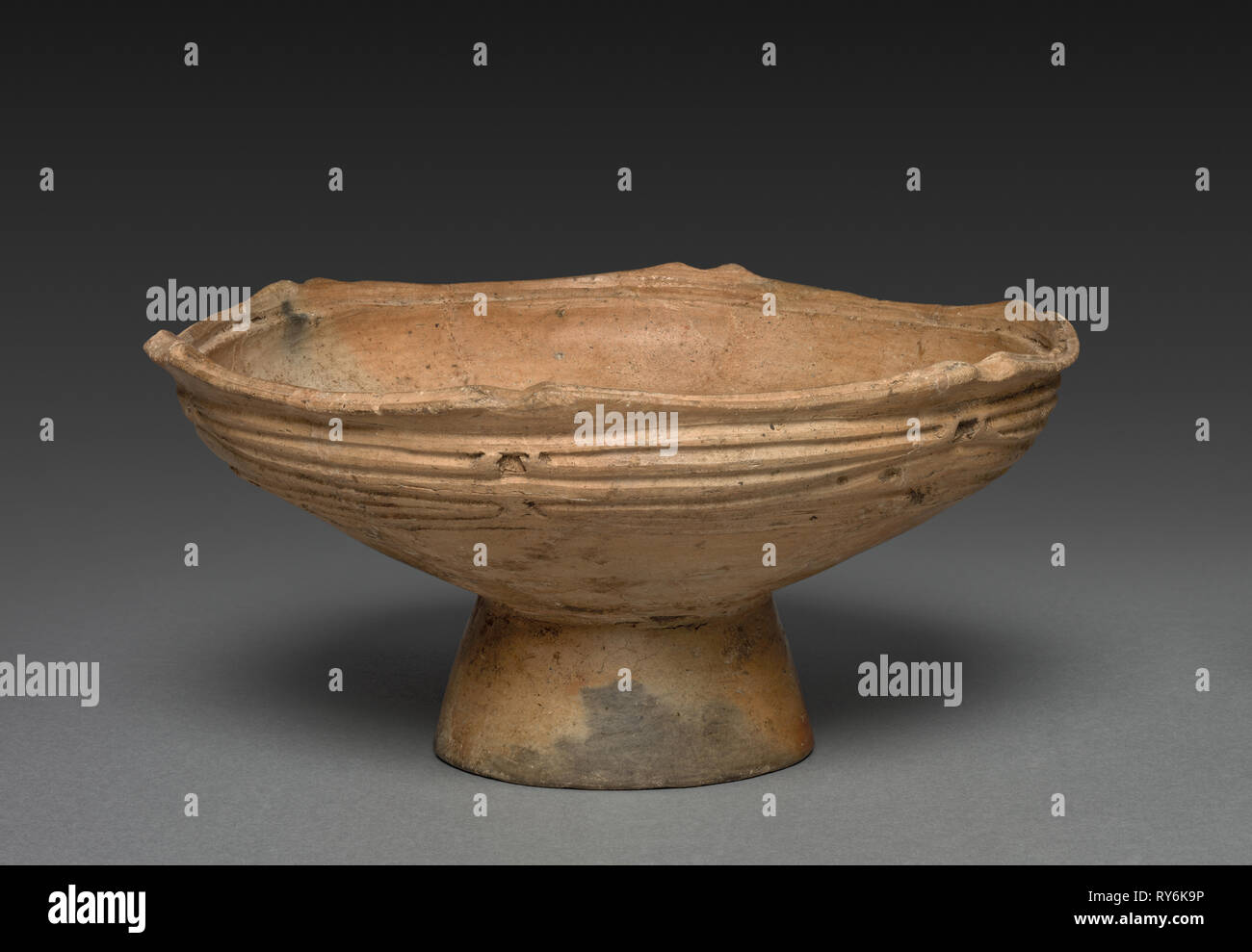 Pedestalled dish hi-res stock photography and images - Alamy