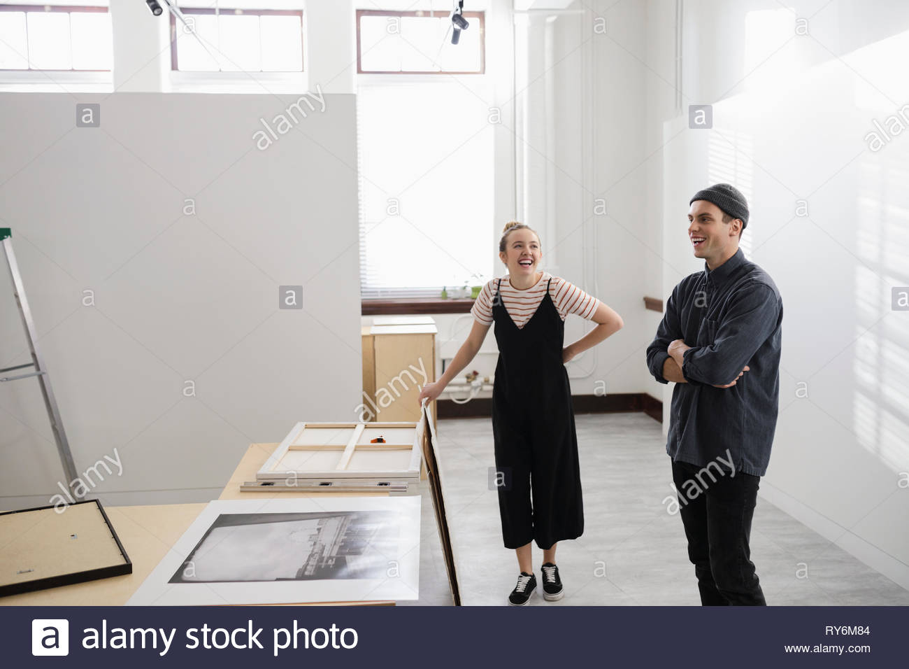 Hanging art gallery hi-res stock photography and images - Alamy