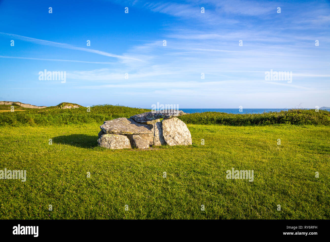 4000 years old Altar Wedge Tomb Stock Photo - Alamy