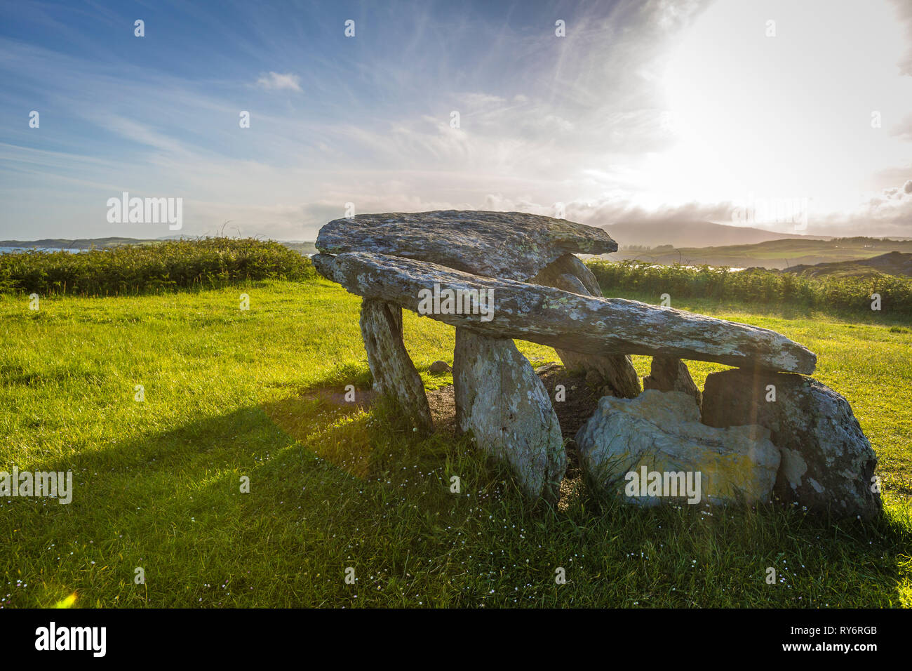 4000 years old Altar Wedge Tomb Stock Photo - Alamy