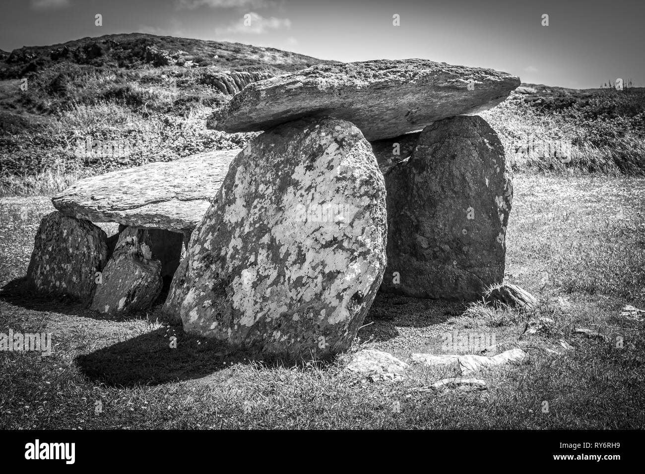 4000 years old Altar Wedge Tomb Stock Photo - Alamy