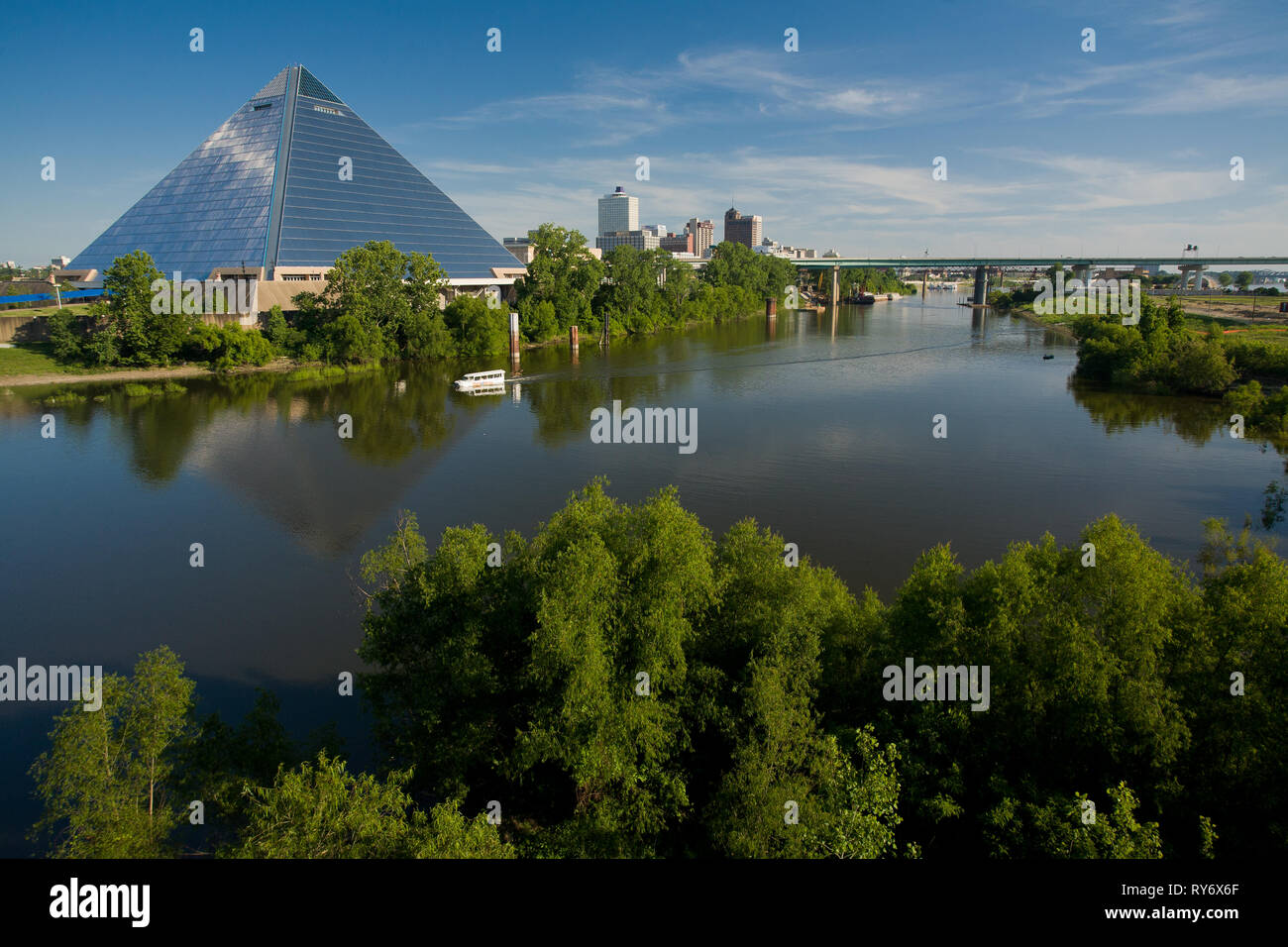 Memphis tennessee pyramid hi-res stock photography and images - Alamy