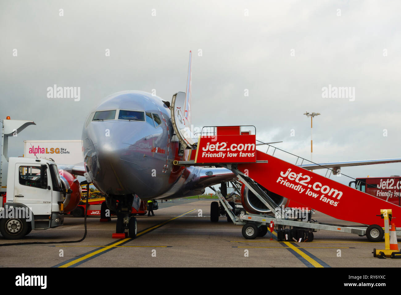 Aircraft turnaround hi-res stock photography and images - Alamy