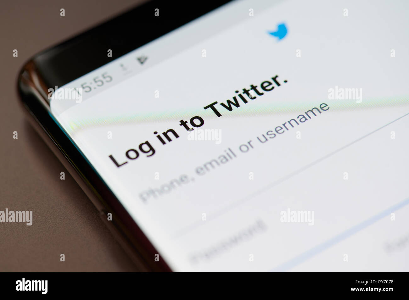 Twitter login screen hi-res stock photography and images - Alamy
