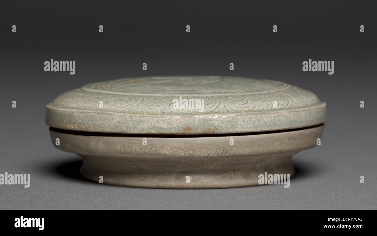 Covered Box: Yue Ware, 907-960. China, Shang-lin-hu kilns, Yu-yao ...