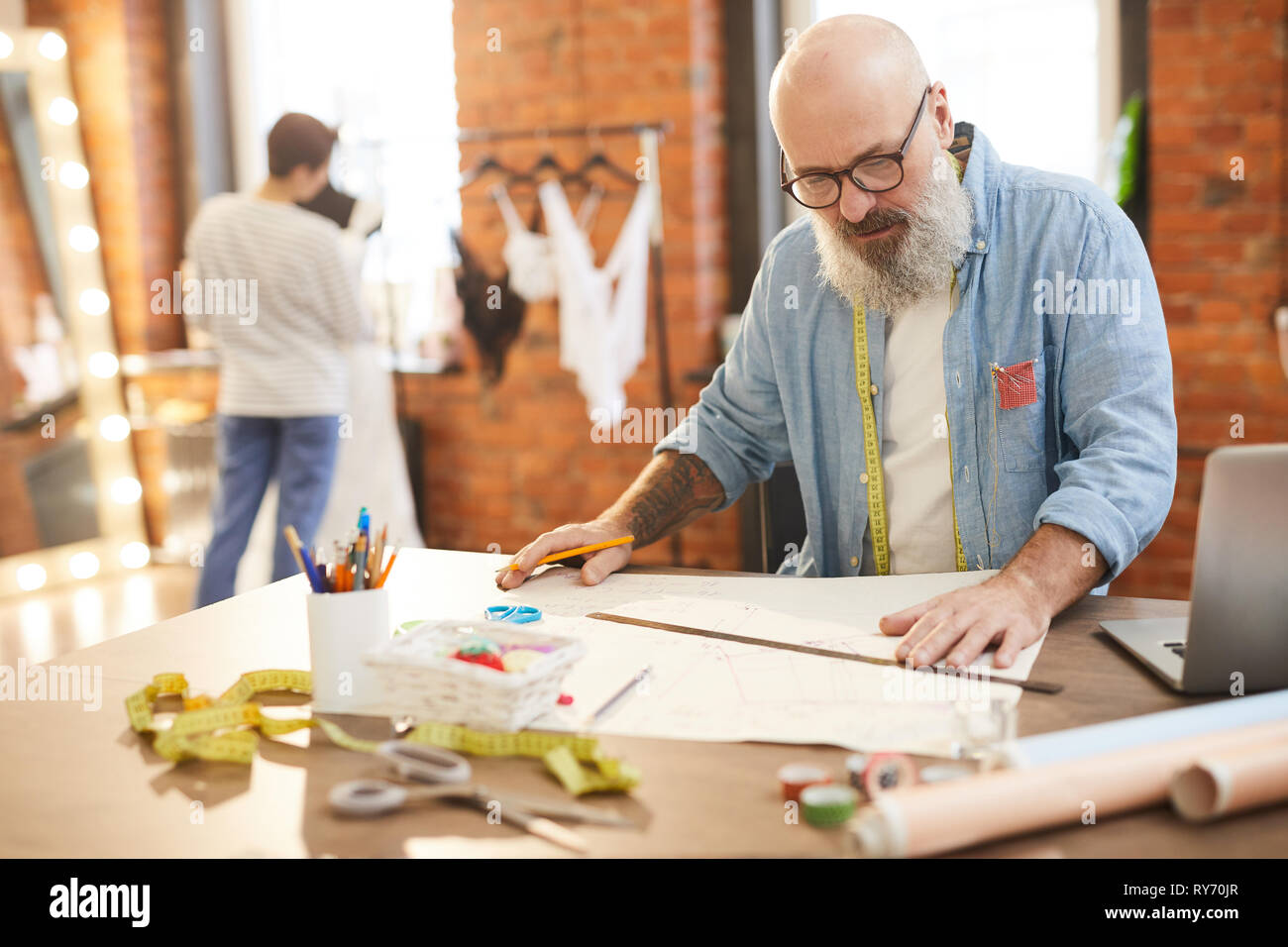 Fashion drawing ruler hi-res stock photography and images - Alamy