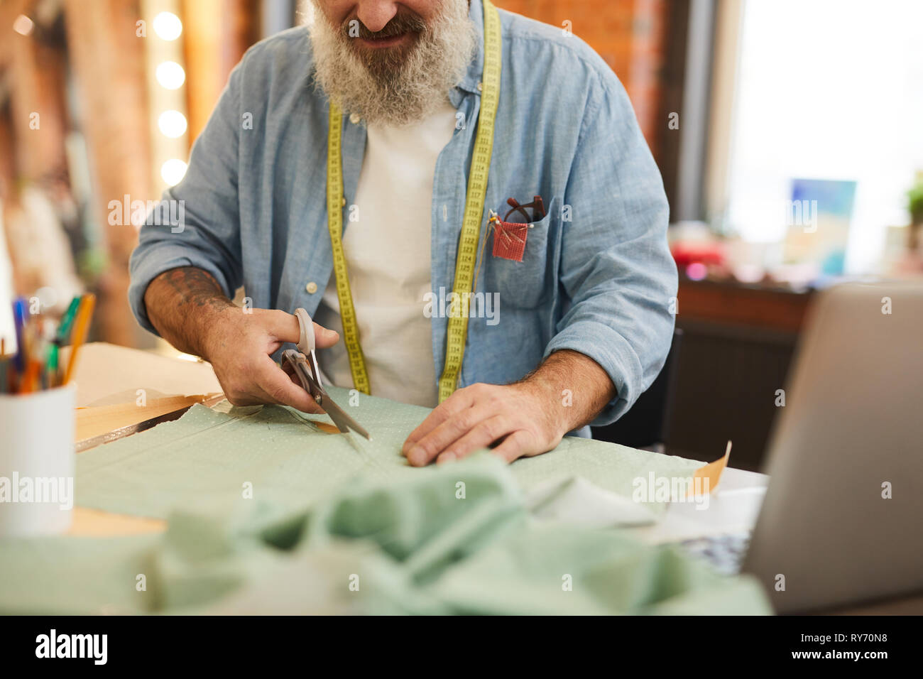 Cutting out pattern Stock Photo - Alamy Cutting out pattern Stock Photo - Alamy