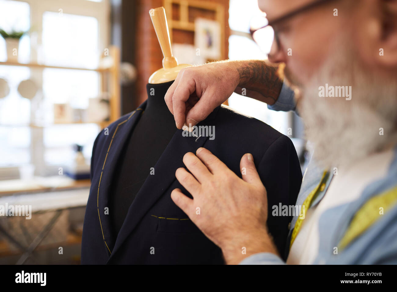 Tailoring shop hi-res stock photography and images - Alamy