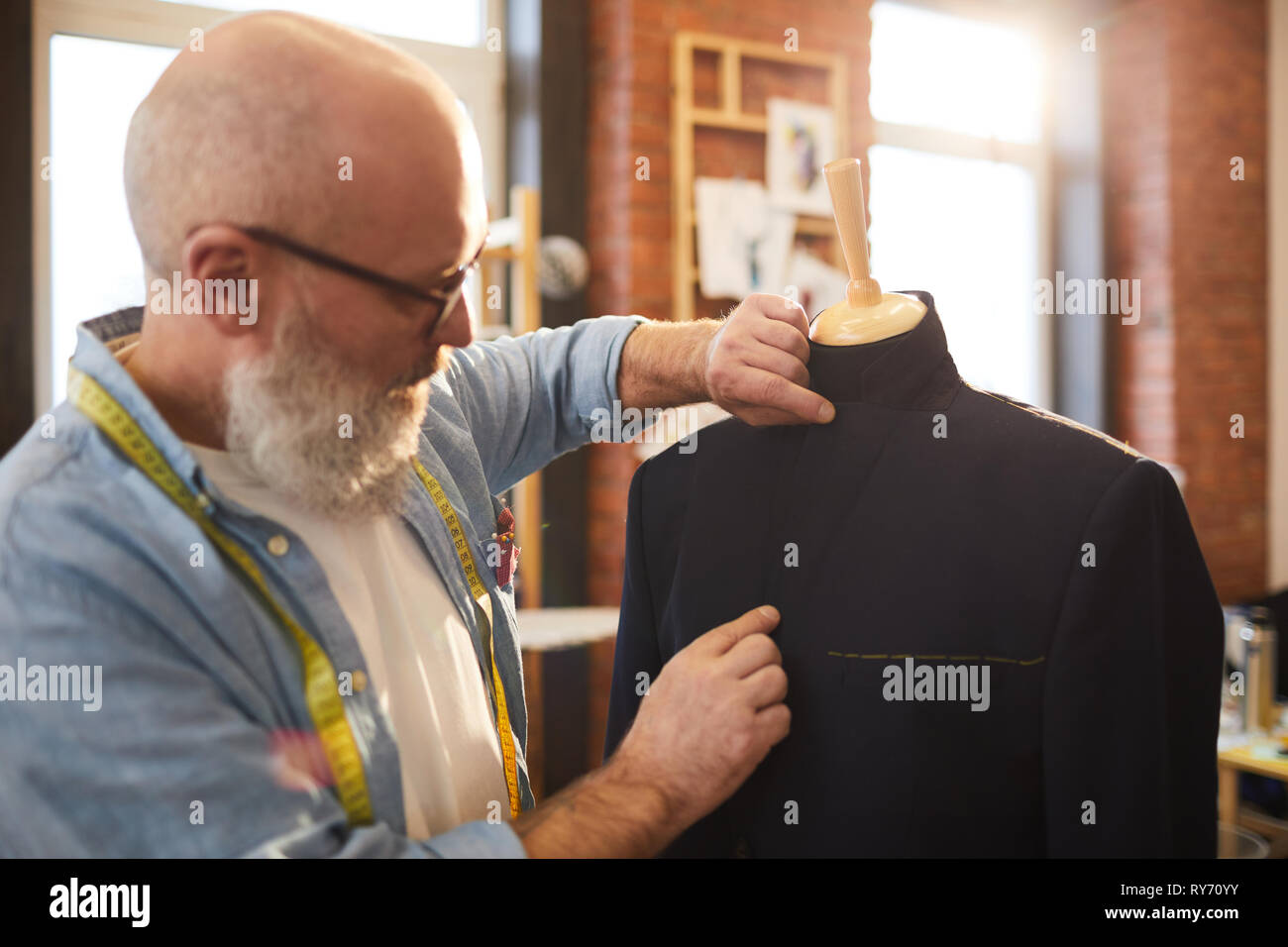 Dummy fitting hi-res stock photography and images - Alamy